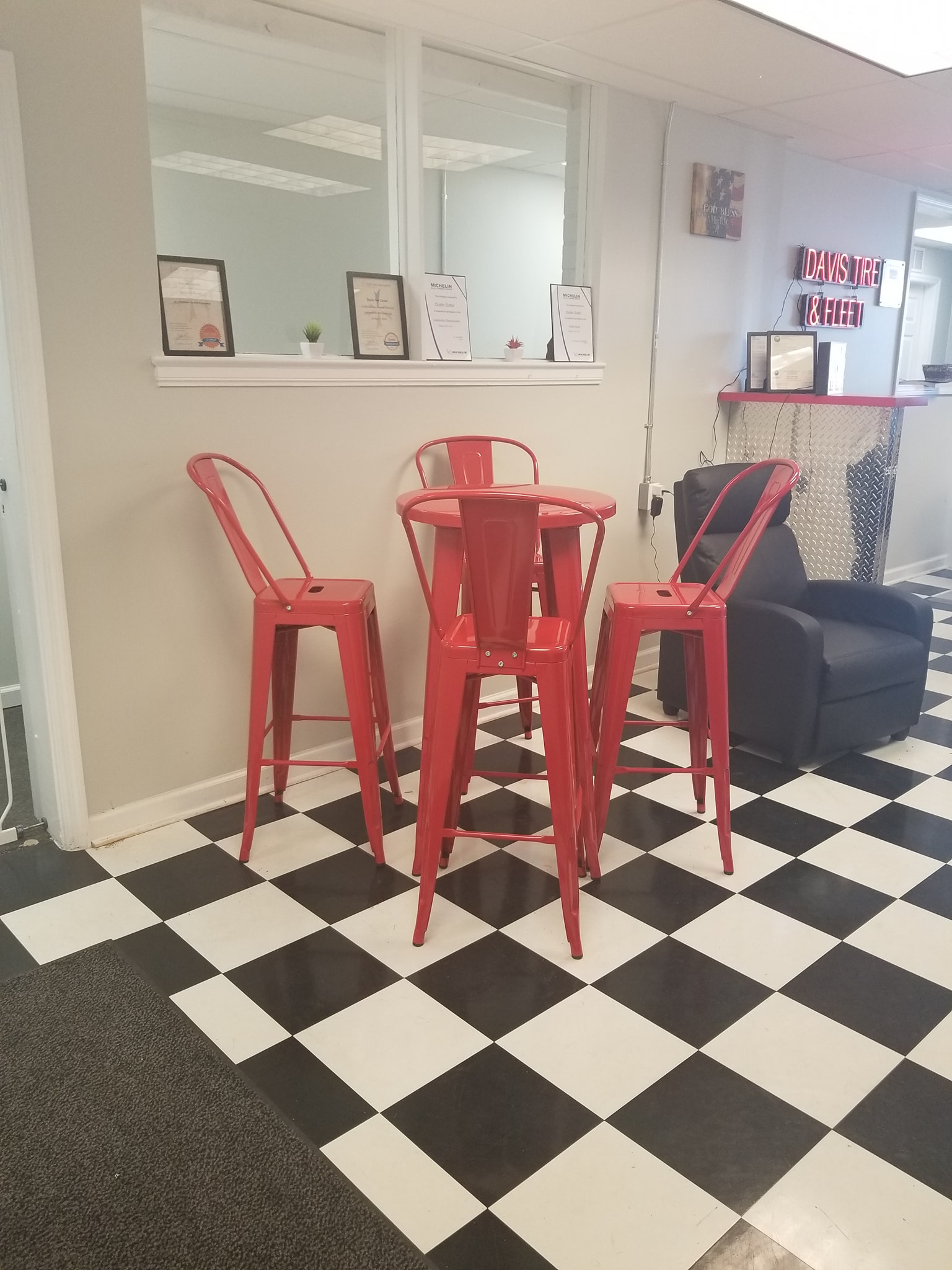 DAVIS TIRE CENTER INC